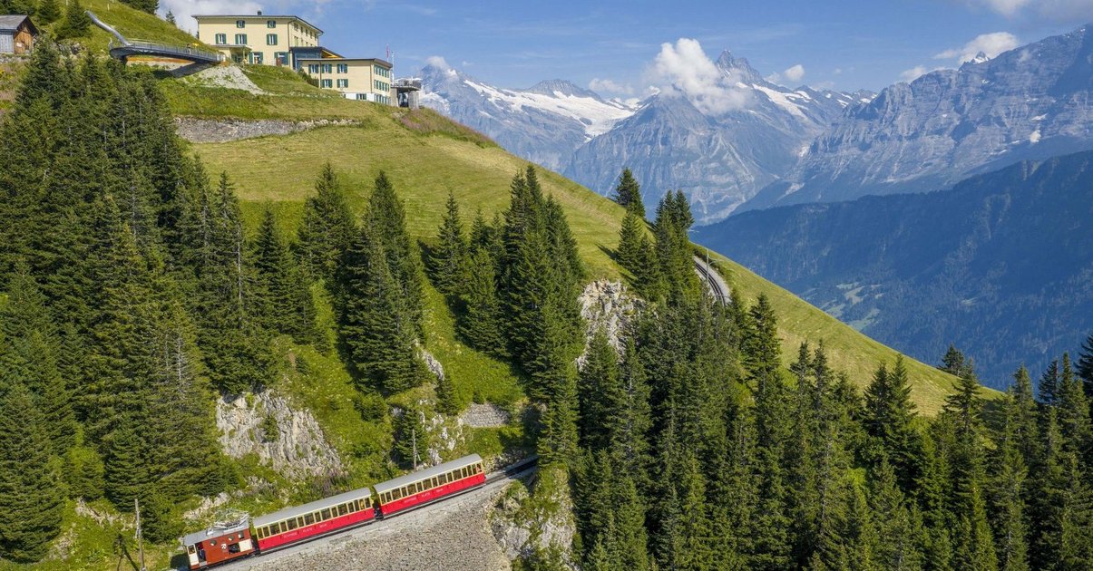 Die Schynige Platte-Bahn startet in die neue Saison - htr.ch