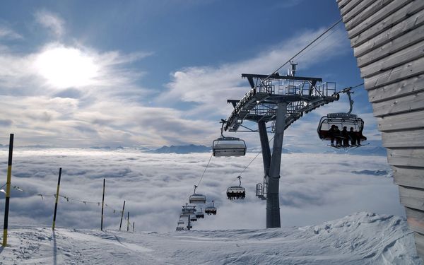 Bündner Bergbahnen starteten stark ins Jahr 2022 - htr.ch