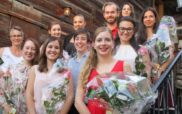 Diplome für neue Branchenprofis - htr.ch