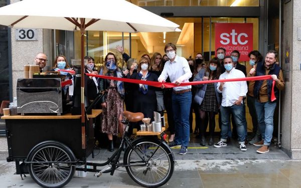 STC eröffnet neuen «Schweiz-Hub» in London - htr.ch