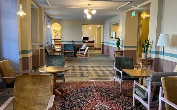 Reconversion habile d'un hôtel historique à Saint-Luc - htr.ch