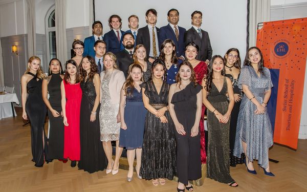 Diplomfeier an der EHL Hotelfachschule Passugg (SSTH) - htr.ch