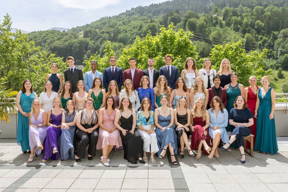 Lernende der EHL in Hotelkommunikation diplomiert - htr.ch