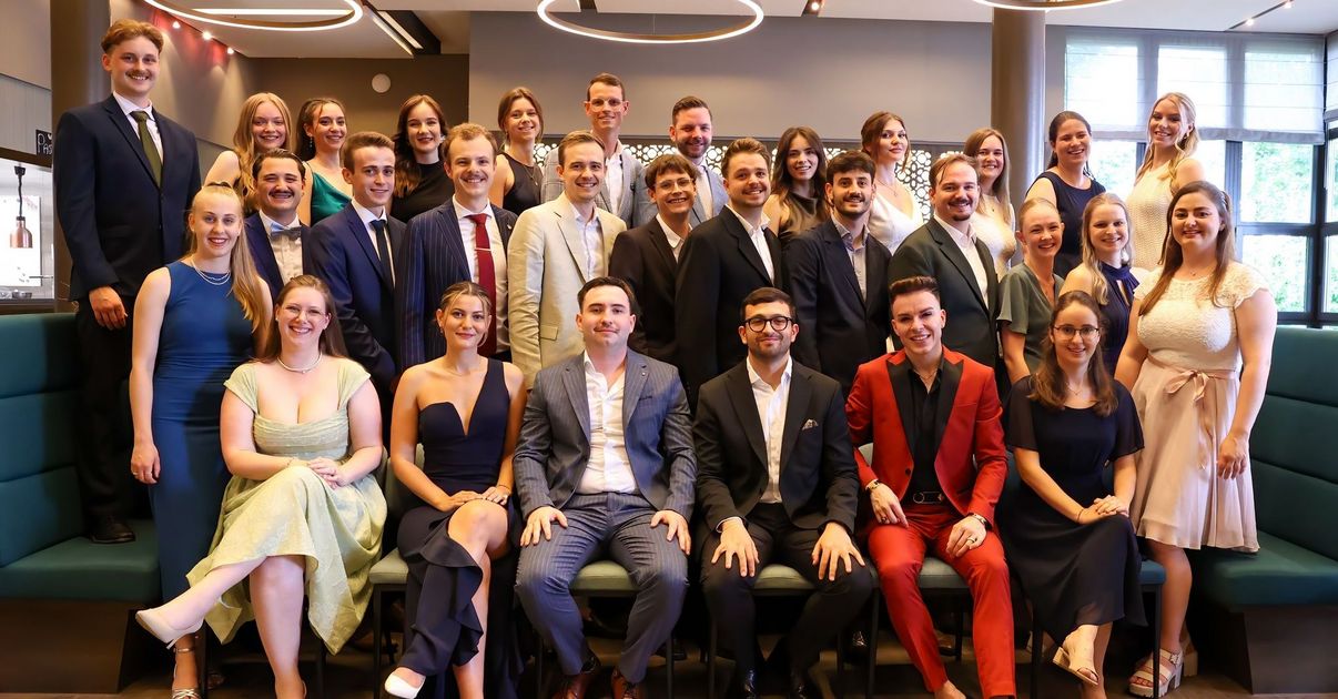 Schwei­ze­ri­sche Hotelfach­schule Luzern überreicht 64 Diplome - htr.ch