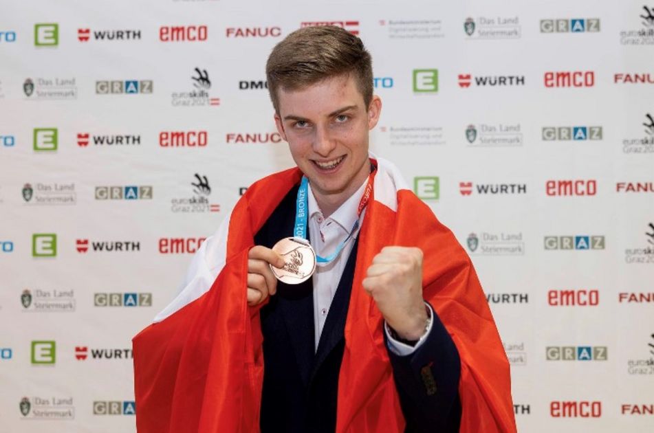 Bronze-Medaille in der Kategorie Hotel Réception für Julian Ferrante ...